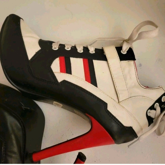 Hot Topic | Shoes | Hot Topic Harley Quinn Heels Shoes Pumps Laced ...